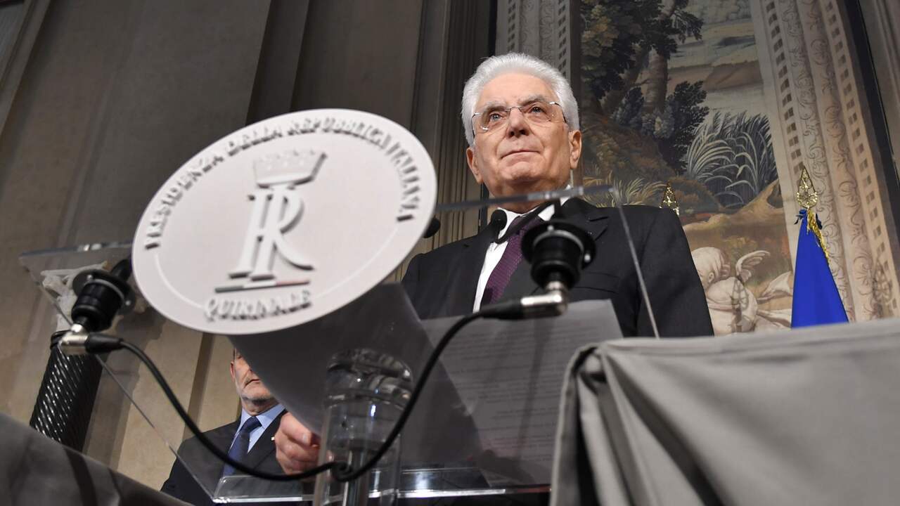 Italiaanse president Sergio Mattarella legt krans bij Haags Herdenkingsmonument | Den Haag | NU.nl