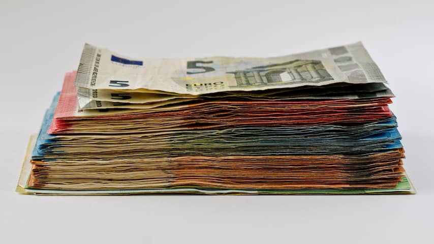 Mensen houden gemiddeld meer geld over, toch grotere groep in het nauw ...