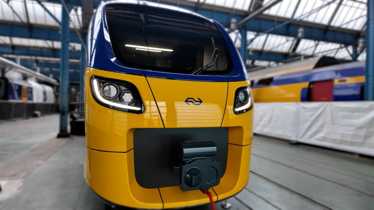 Nieuwe zitjes en bartafel: zo ziet de nieuwe intercity van de NS eruit ...
