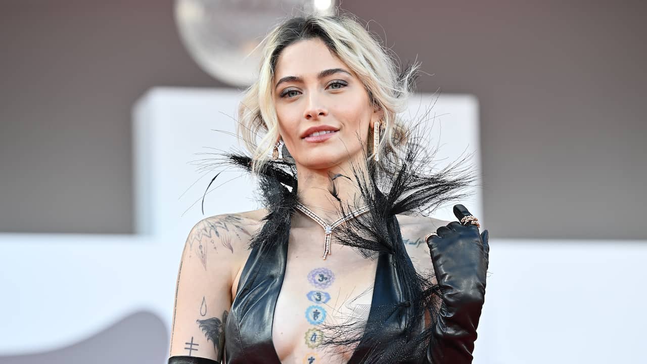 Michael Jacksons dochter heeft gat in neusschot door drugs: 'Doe het niet, kids' | Achterklap ...