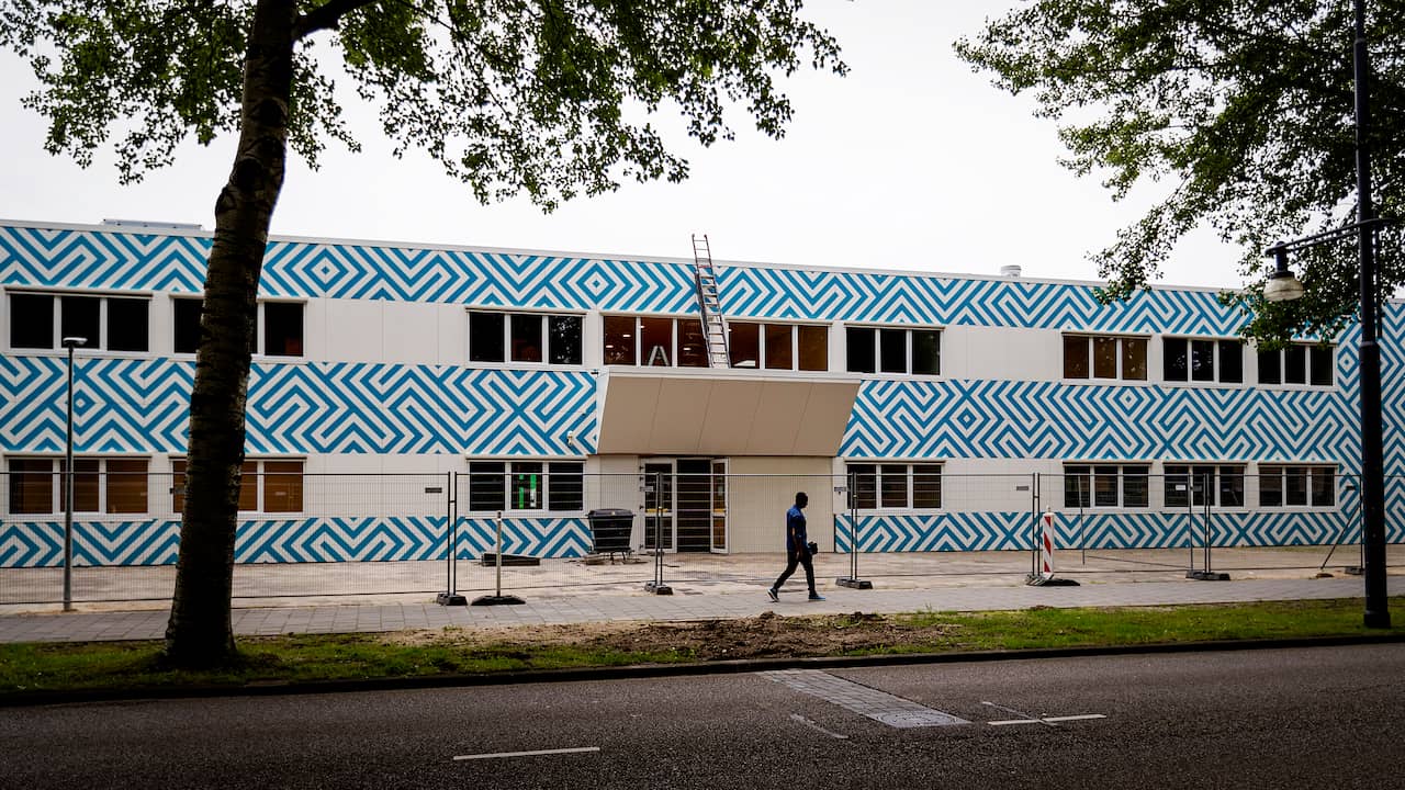 Omstreden islamitische school Amsterdam wil vestiging openen in Den ...
