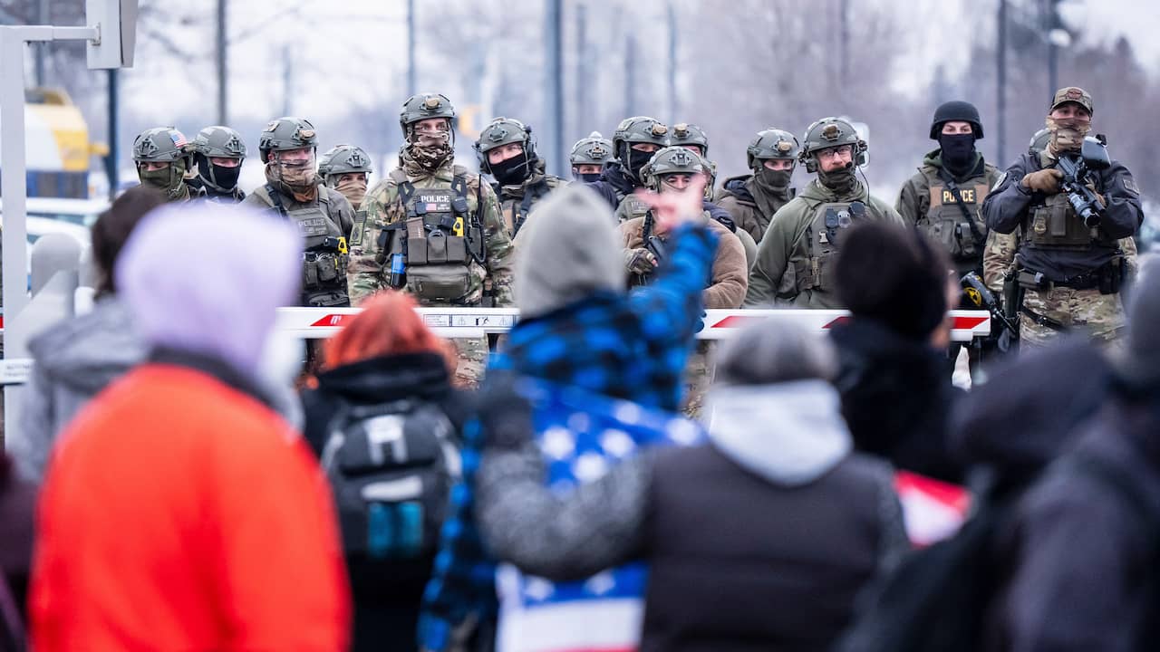 FBI weert Minnesota in onderzoek naar doodgeschoten vrouw in ...