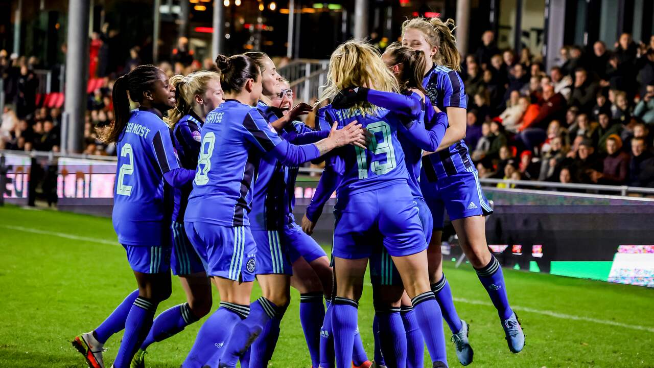 Ajax Vrouwen wint topper van PSV en lost FC Twente weer af aan kop | Voetbal | NU.nl
