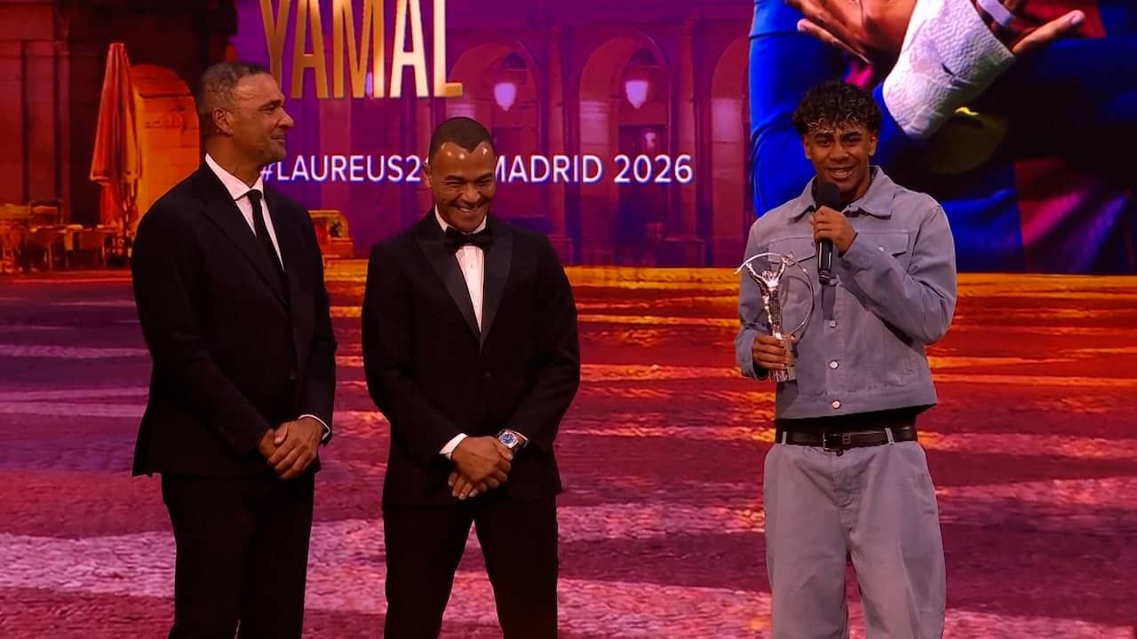 Gullit reikt prijs voor Beste jonge sporter van het Jaar uit aan Yamal ...