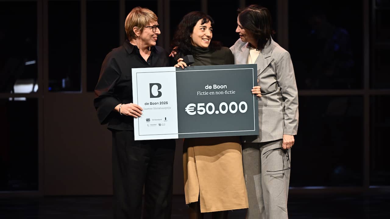 Debuutroman van Safae El Khannoussi wint Vlaamse literatuurprijs Boon ...