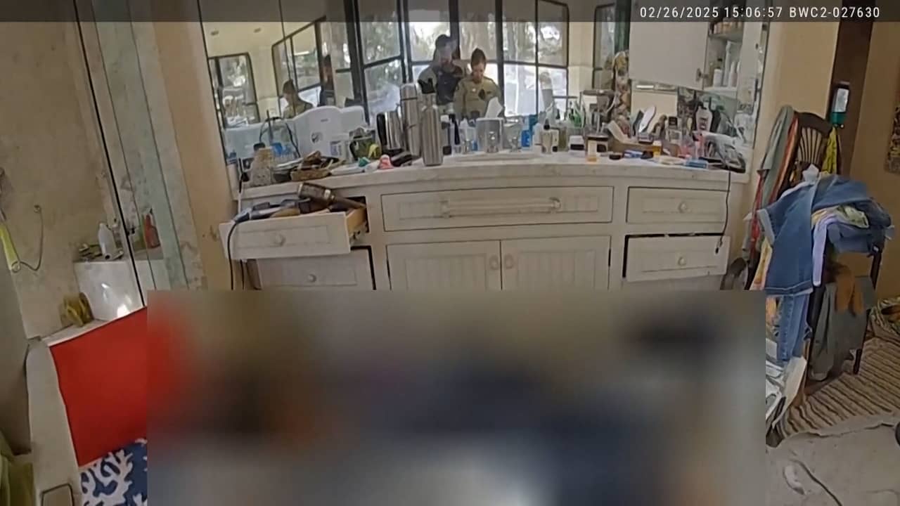 Nieuwe beelden tonen rommel in huis Gene Hackman bij vondst lichamen ...