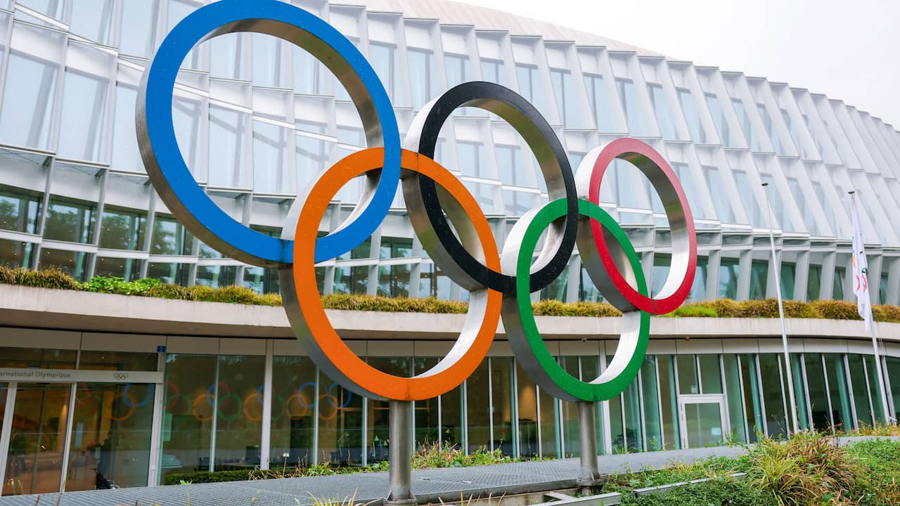 IOC wil sporters uit Belarus weer onder eigen vlag en volkslied laten ...