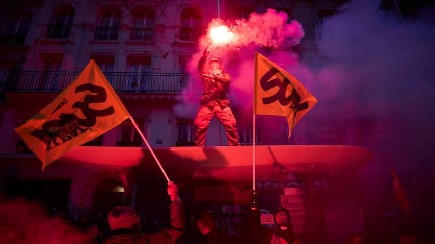 Meer dan een miljoen Fransen demonstreren tegen pensioenplannen ...
