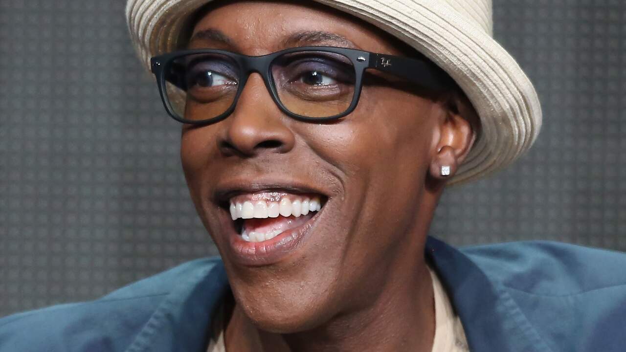 Arsenio Hall laat lasterzaak tegen Sinéad O'Connor vallen | Achterklap ...