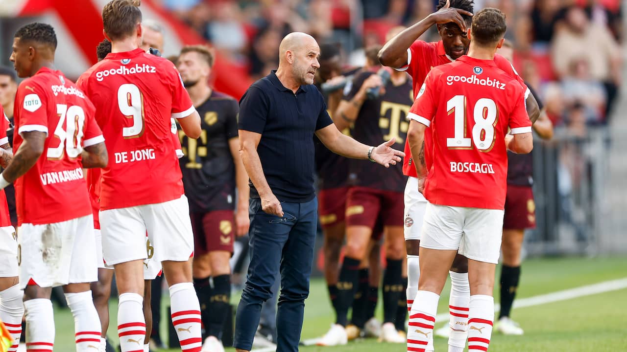 PSV-trainer Bosz boos in de kleedkamer: 'Ik heb me geërgerd de eerste ...