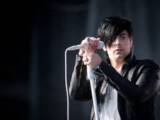 Nog twee verdachten aangehouden voor moord op Lostprophets-zanger ...