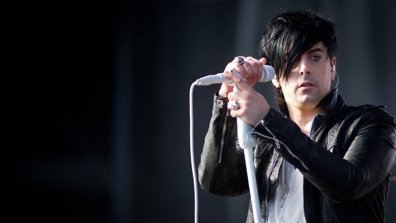 Voormalig Lostprophets-zanger Ian Watkins (48) doodgestoken in ...