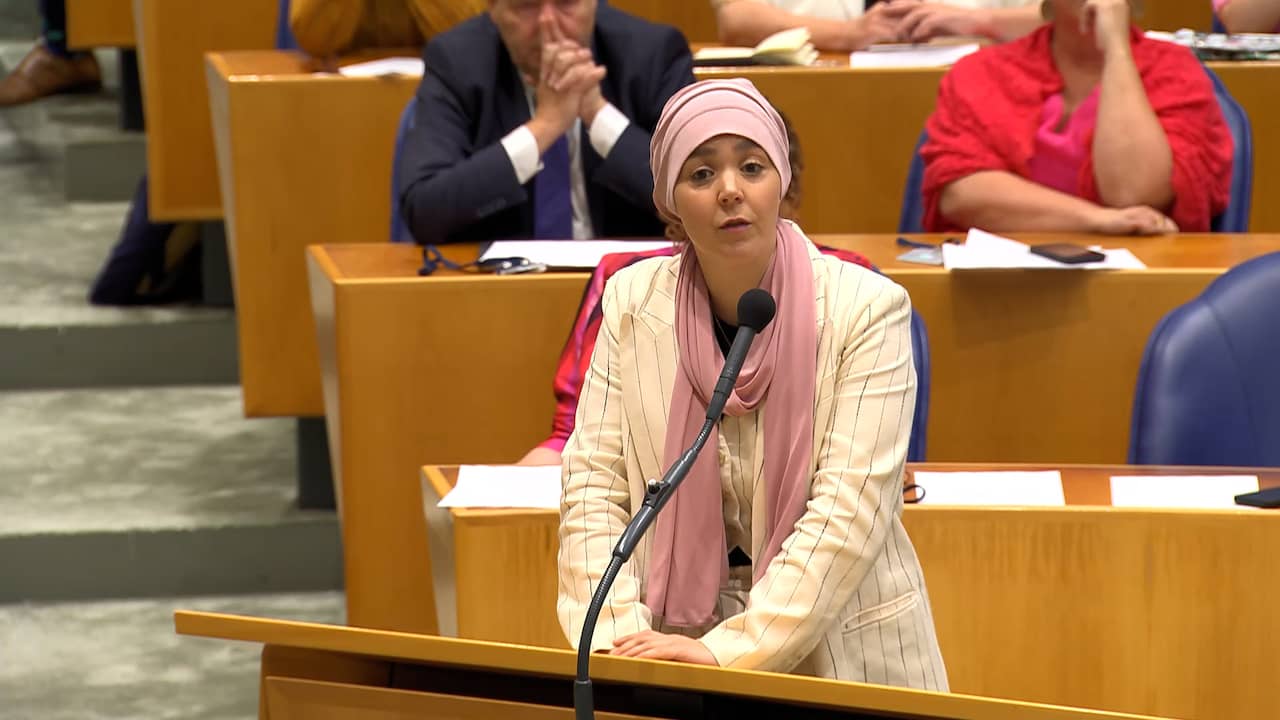 Kamerlid Esmah Lahlah spreekt zich uit over hoofddoek | NU.nl