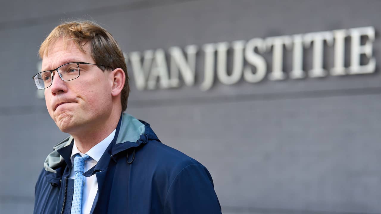 FVD-Kamerlid Van Houwelingen krijgt voorwaardelijke boete voor nazivlagtweet | Binnenland | NU.nl