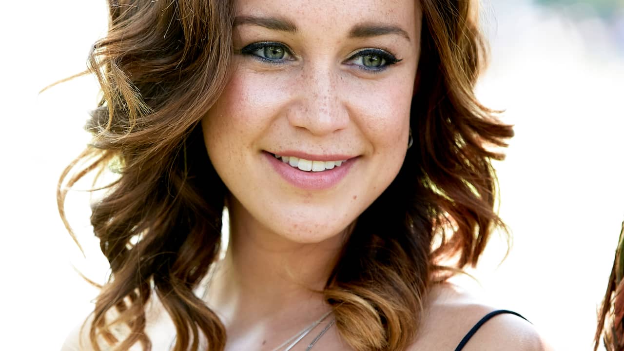 Anouk Maas maakt zich geen zorgen over uitblijven partner | Achterklap ...