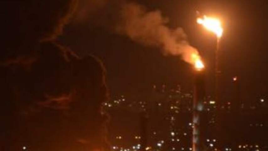 Grote brand bij raffinaderij in Botlek | Binnenland | NU.nl