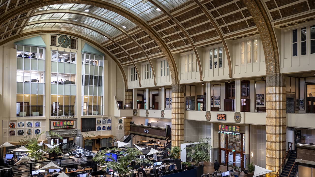 Amsterdamse beurs duikt weer in het rood na Trumps extra heffingen voor China | Economie | NU.nl