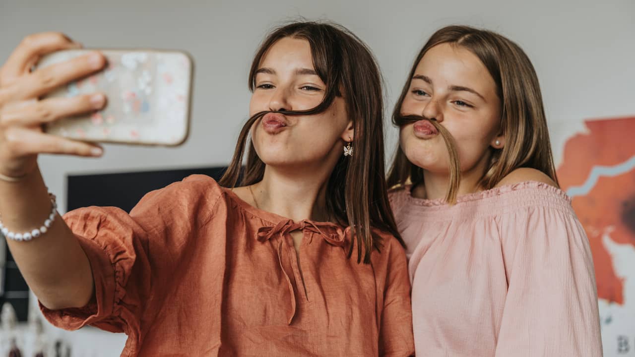 'Meidenhuizen' op WhatsApp populair onder tieners, maar iedereen kijkt ...
