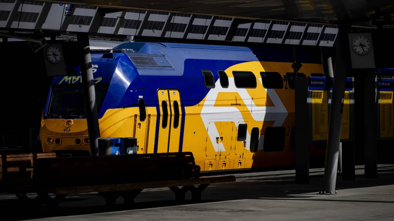 Trein met 120 passagiers ontruimd bij Woerden na brand, oorzaak ...