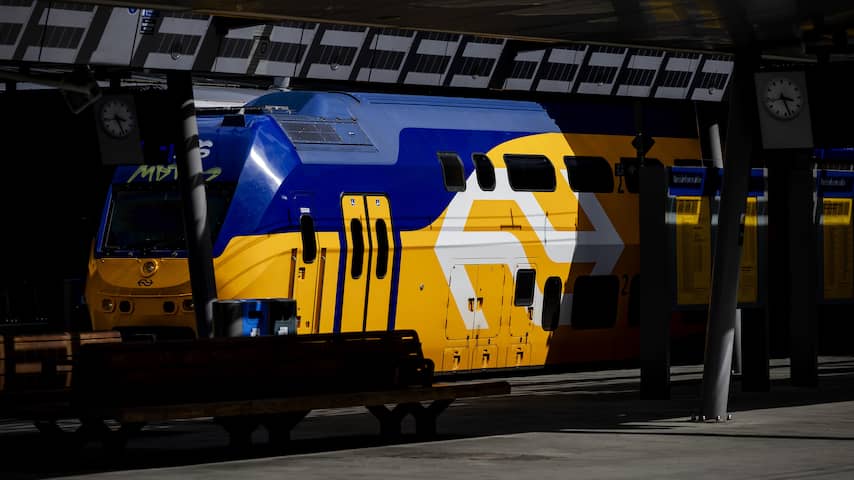 Trein met 120 passagiers ontruimd bij Woerden na brand, oorzaak ...