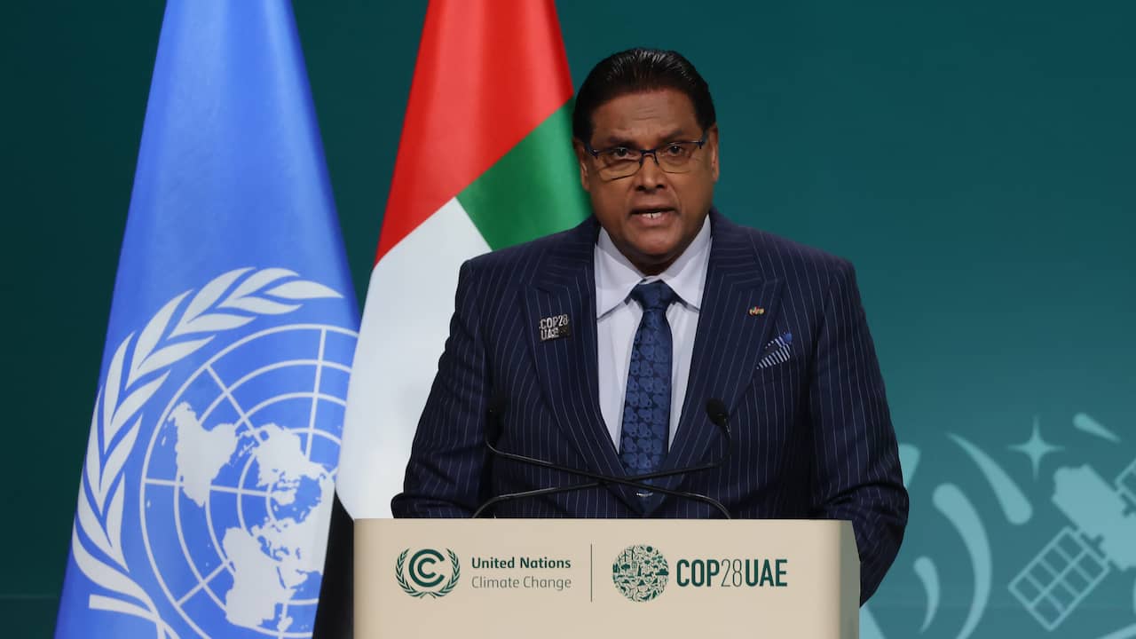 Surinaamse oud-president Santokhi (67) acht maanden na eind termijn ...