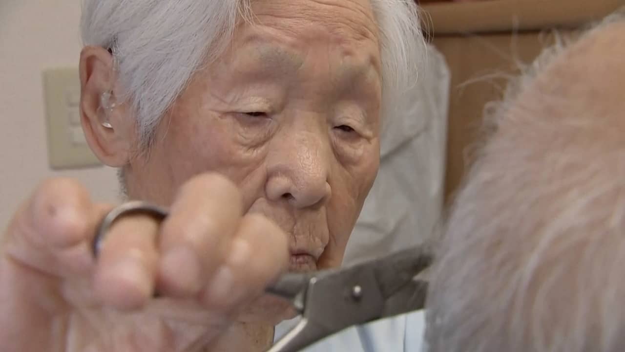 Japanse vrouw (108) is oudste kapper ter wereld: 'Kreeg 90 jaar terug ...