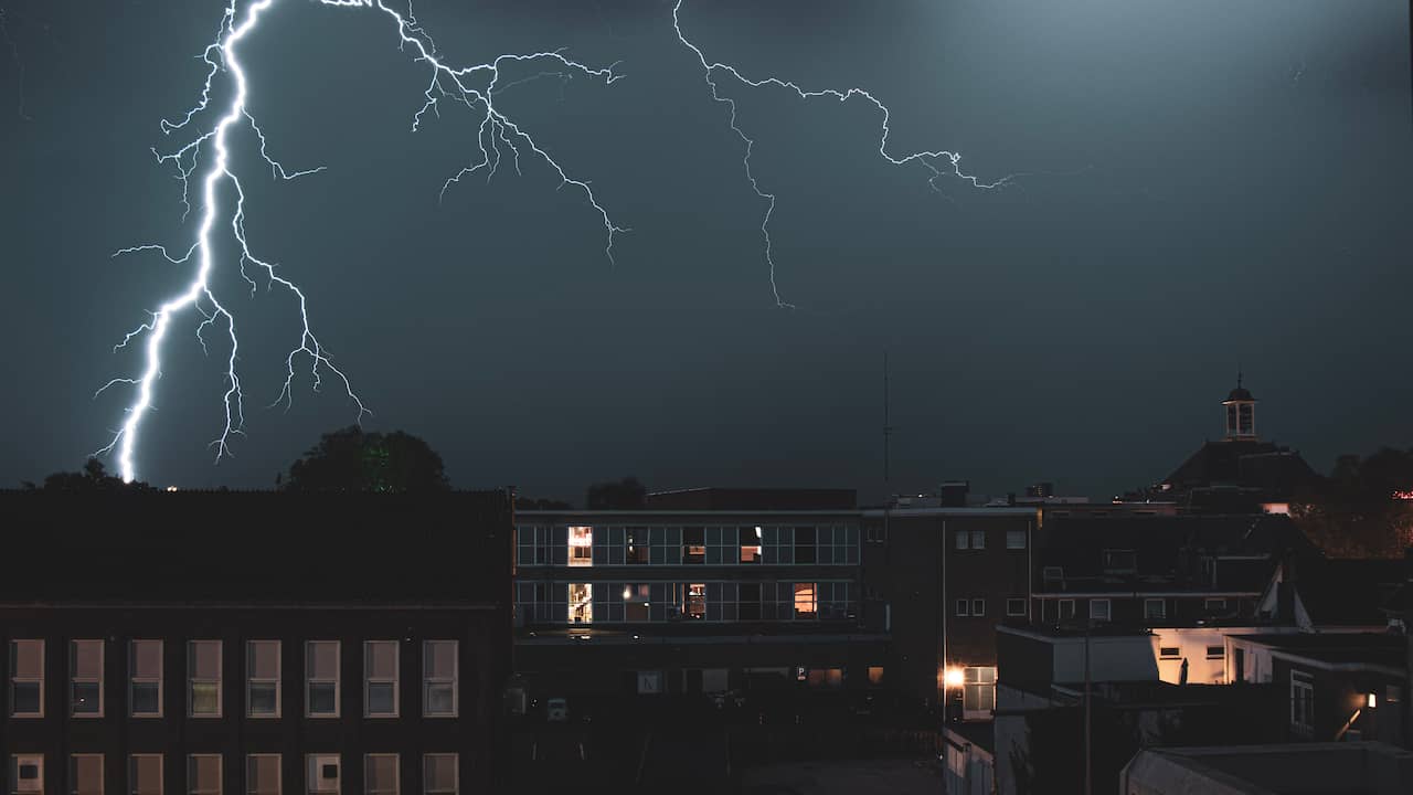 Code geel in groot deel van het land vanwege onweer, hagel en windstoten | Binnenland | NU.nl