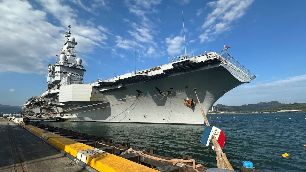 Frankrijk stuurt een na grootste vliegdekschip van Europa richting ...