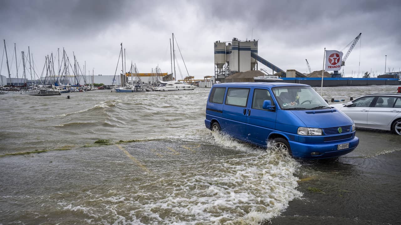 Waarom het KNMI pas zo laat de ernst van storm Poly in de gaten kreeg ...