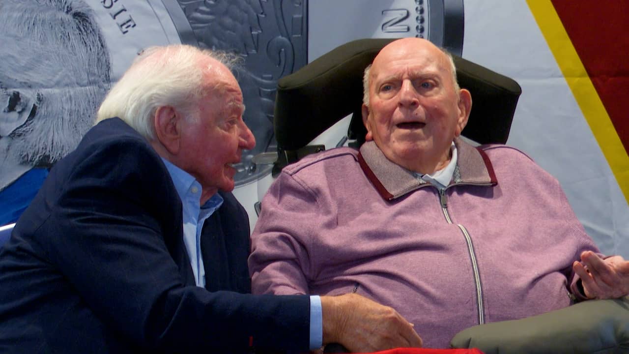 Bas van Toor bij uitreiking speciale munt voor tv-jubileum Bassie en Adriaan | Films & Series ...