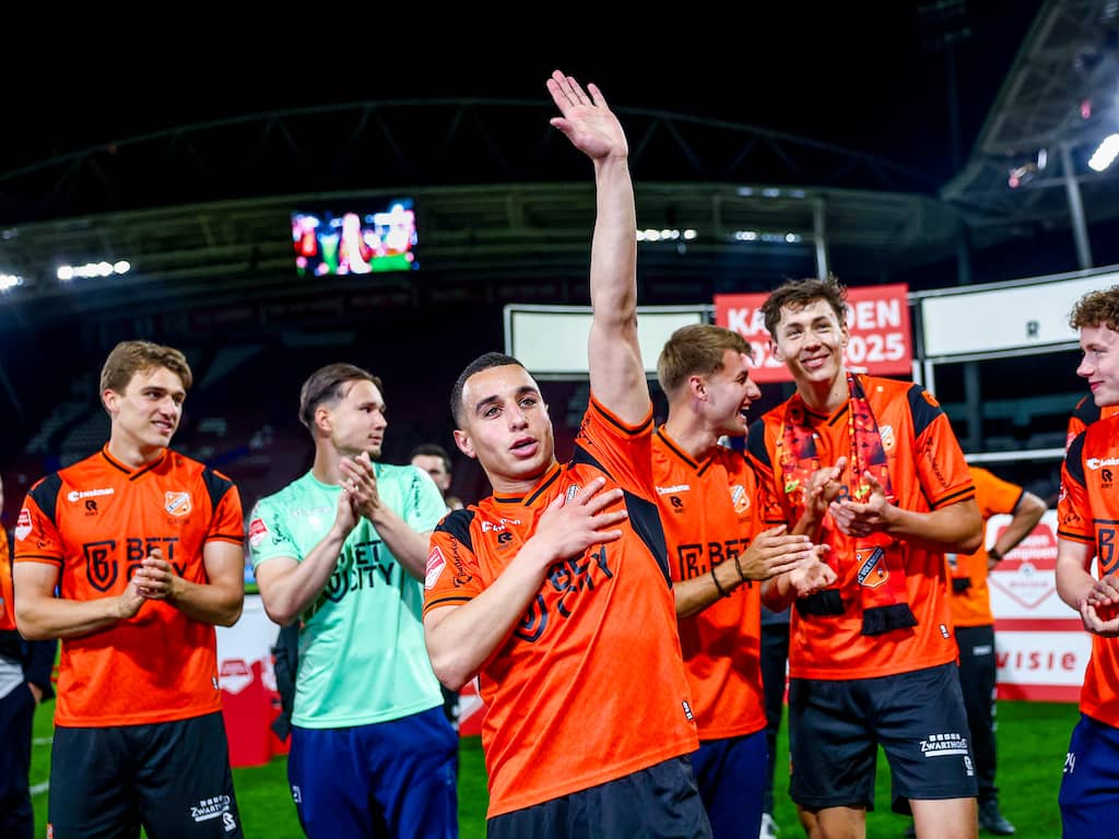 Live KKD | 'Hattrick Veerman' geniet van titelfeest Volendam: 'Wat ben ...