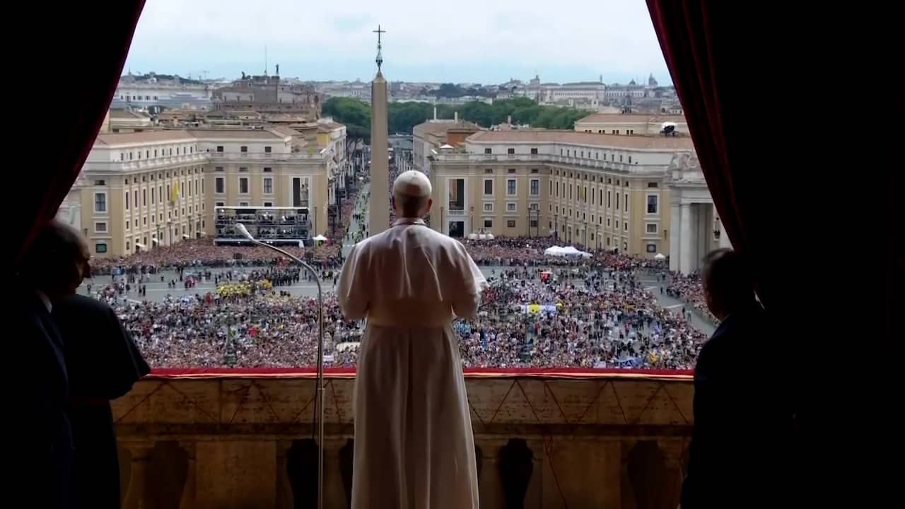 Nieuwe paus roept bij eerste zondagsgebed op tot vrede in Oekraïne en Gaza | Buitenland | NU.nl