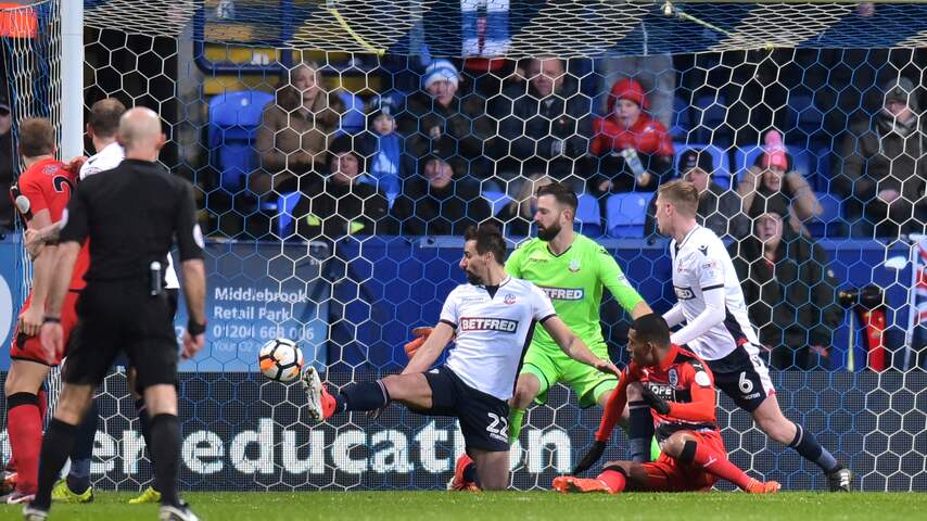 City na rust langs Burnley in FA Cup, Van La Parra helpt Huddersfield ...