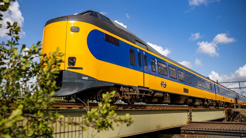 NS past dienstregeling vandaag al aan door personeelstekort | Economie ...
