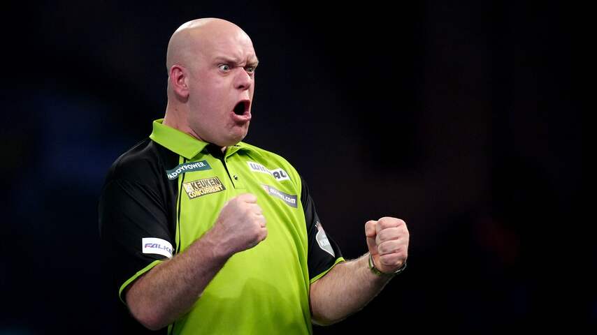 Kwartfinalist Van Gerwen loopt weer met borst vooruit: 'Gegooid als ...