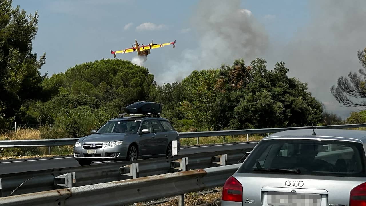 Nederlanders door Zuid-Europese bosbranden in de file: 'Sta al zes uur ...
