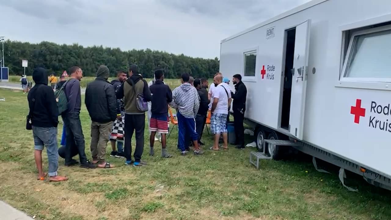 Hulppunt Rode Kruis na week heropend in Ter Apel | NU.nl