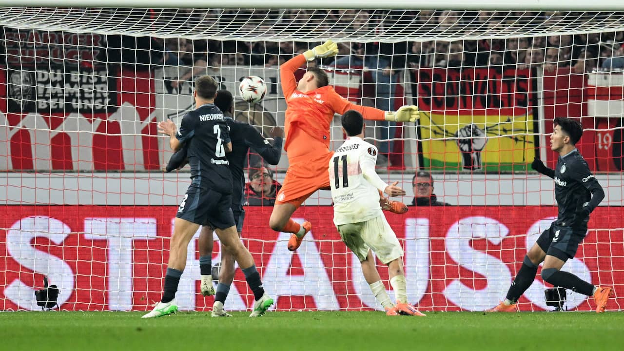 El Khannouss kopt raak voor Stuttgart tegen Feyenoord in Europa League ...