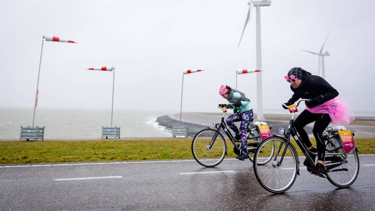 Ruim 300 fietsers trotseren harde windstoten tijdens NK ...