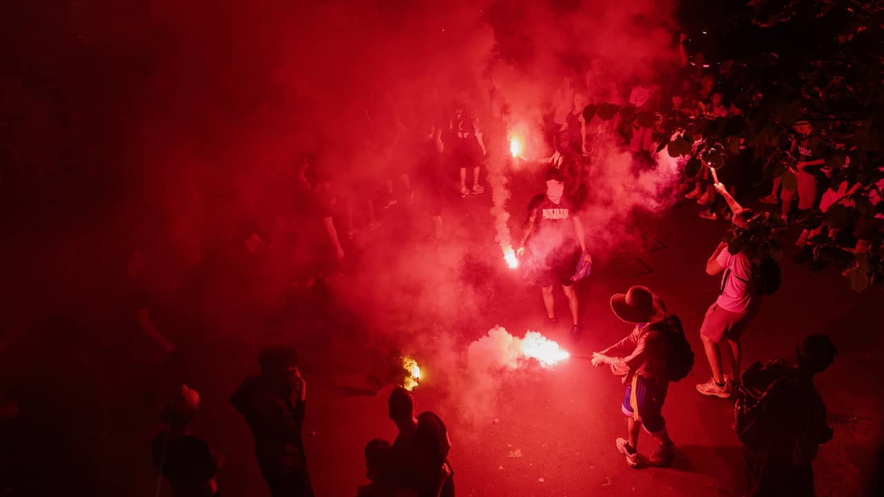 Honderden aanhoudingen bij rellen in Parijs na Champions League-winst ...