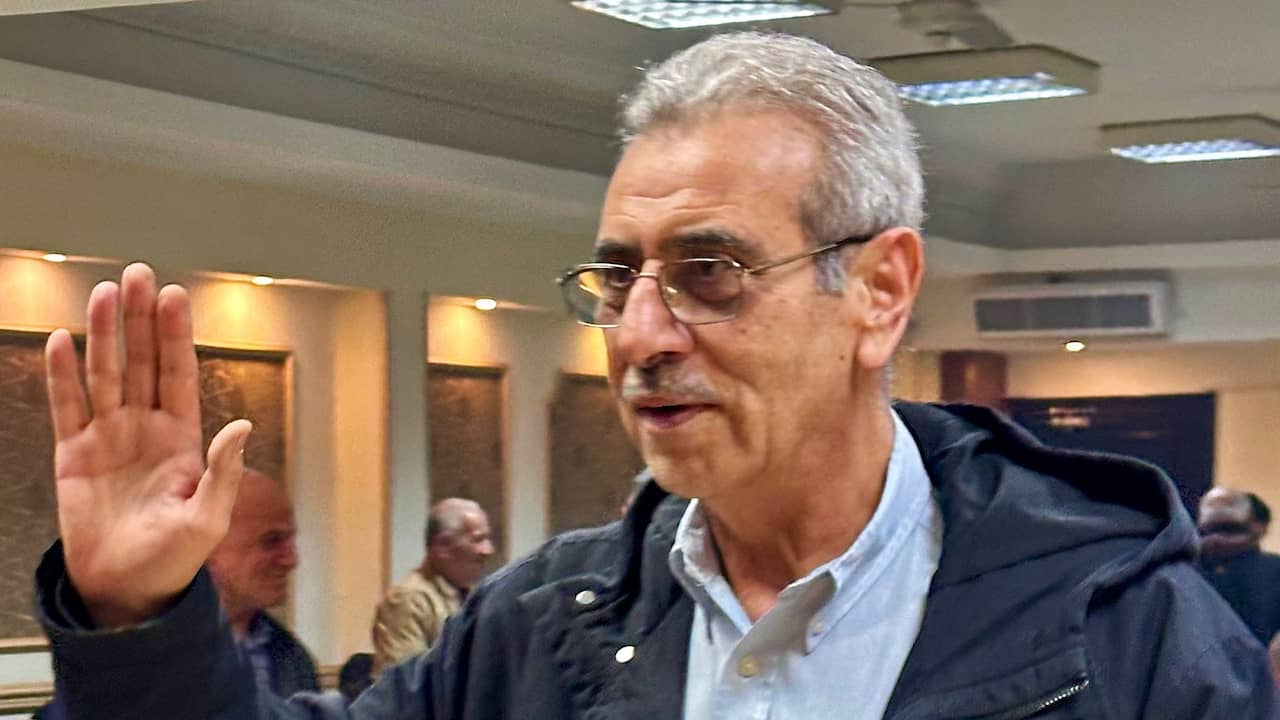 Man die Gaza uit slop moet trekken wil puin in zee schuiven om land te ...