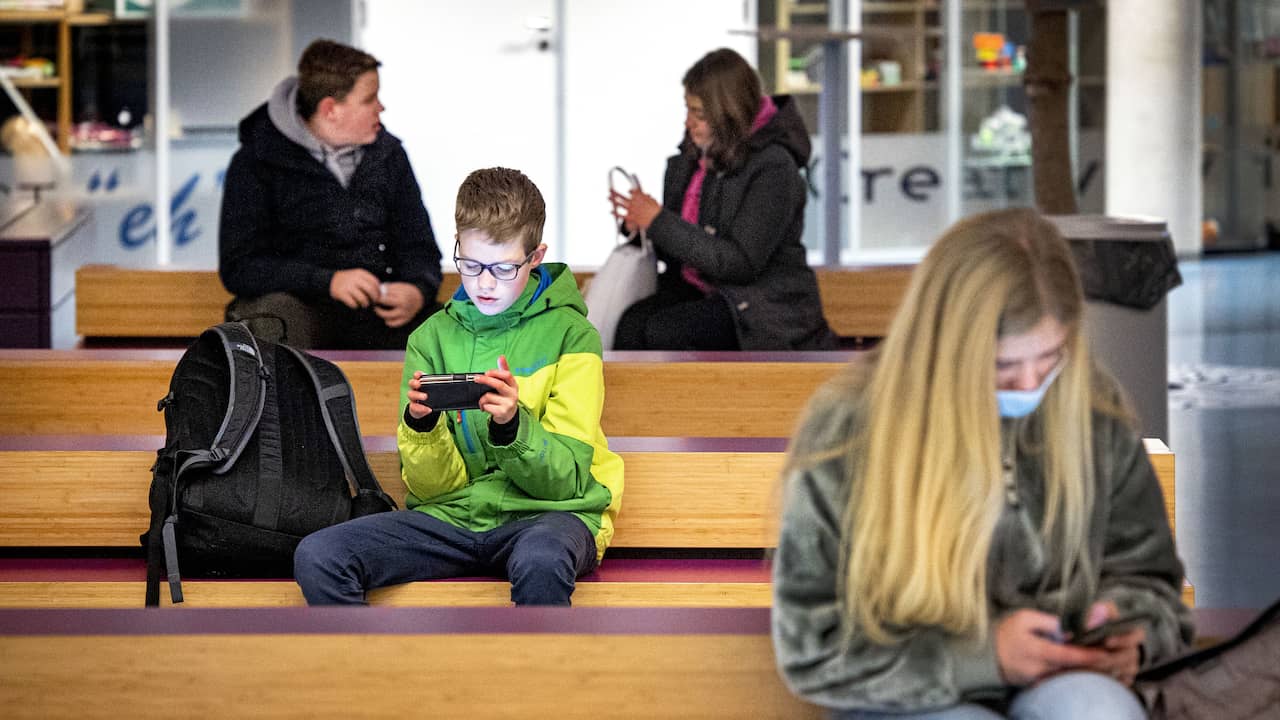 Dringend advies van overheid gaat in: telefoon thuis of in de kluis ...