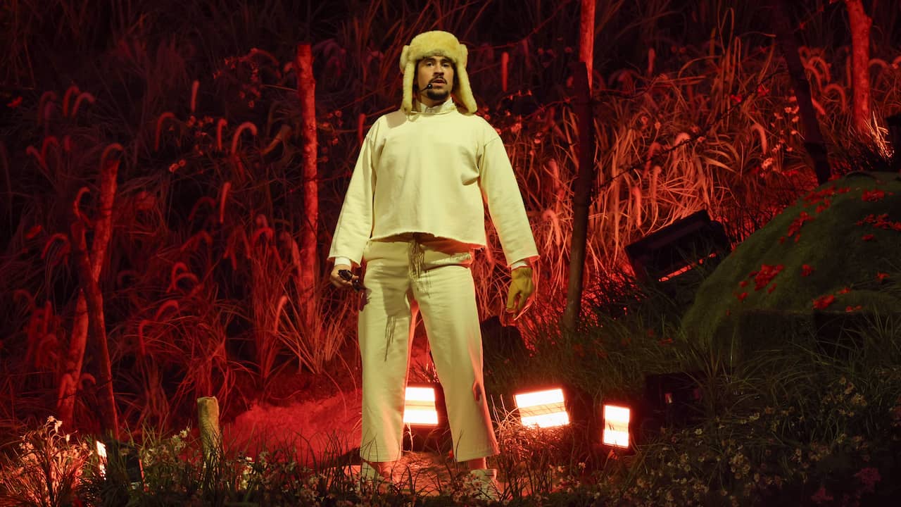 Rapper Bad Bunny volgend jaar hoofdact tijdens halftime show Super Bowl ...