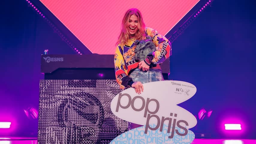 Roxy Dekker wint Popprijs 2024 na jaar met vier nummer 1-hits | Media ...