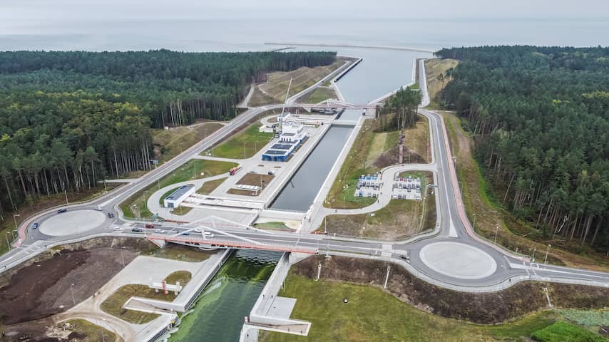 Polen opent nieuw kanaal om Russische wateren te omzeilen | Buitenland ...