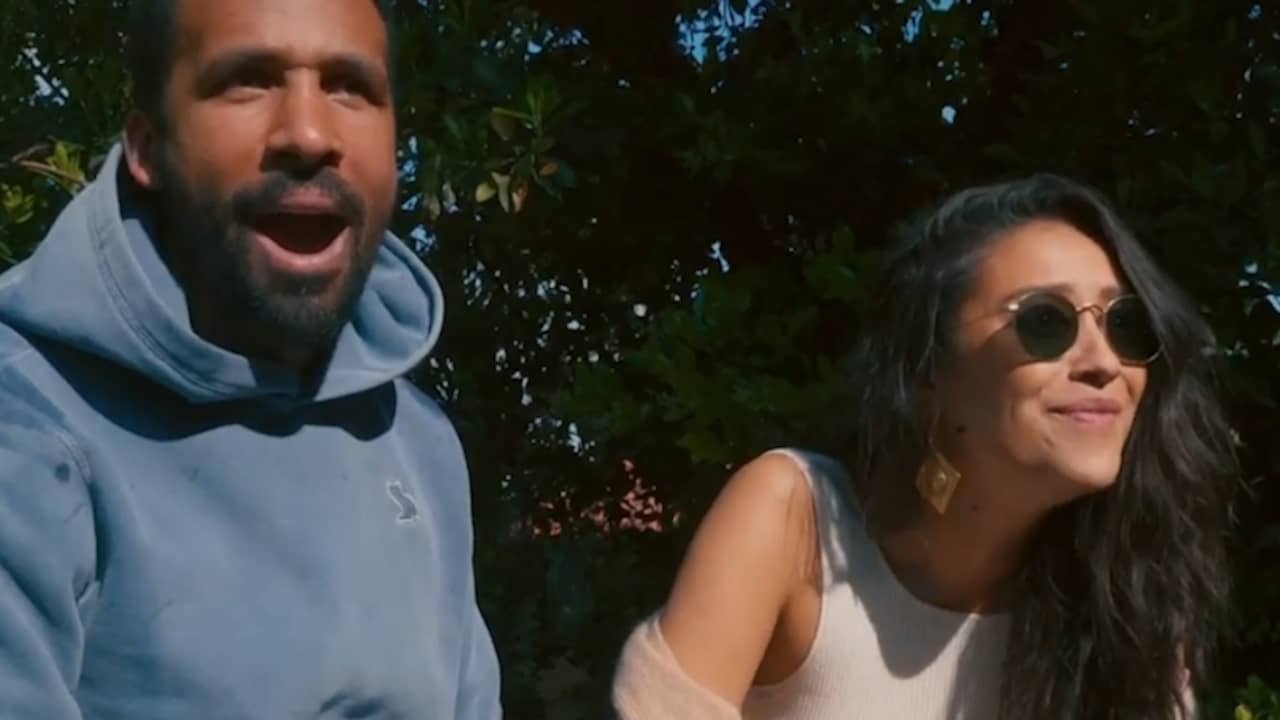 Shay Mitchell onthult geslacht baby met Power Ranger-gevecht | NU.nl