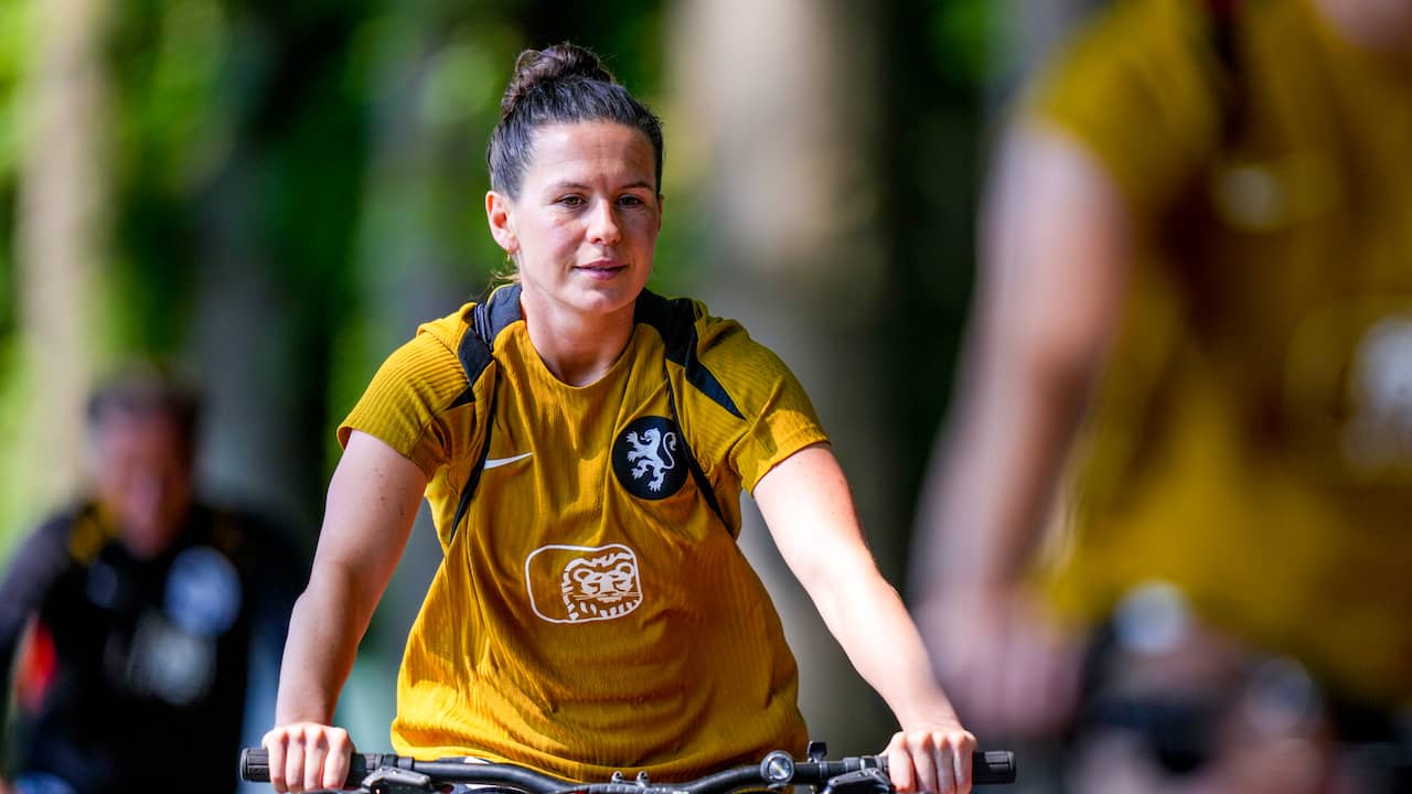 EK-afvaller Van Dongen wil niet meer meetrainen met Oranje: 'Kwam hard aan' | EK vrouwen | NU.nl