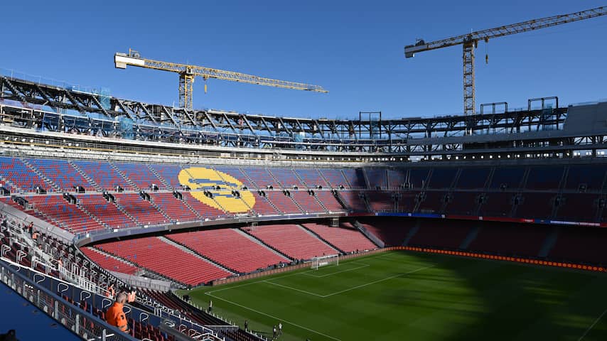 Duizenden fans aanwezig bij training van Barça in nieuwe Camp Nou ...