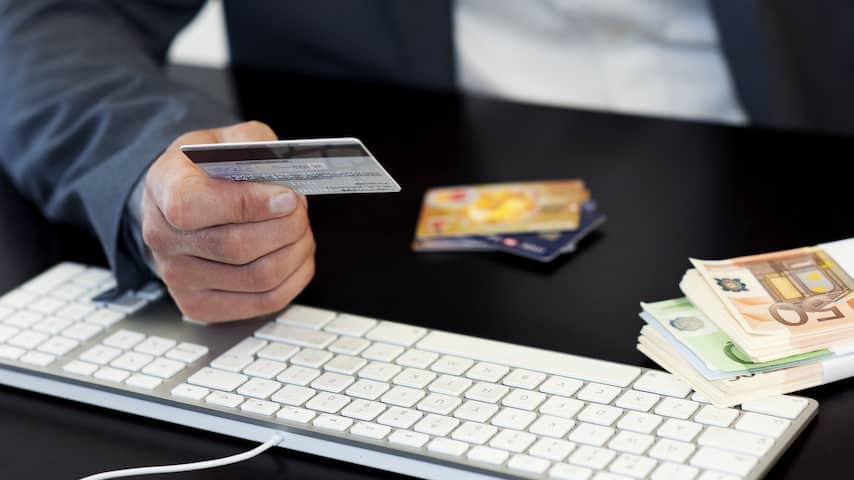 Zes mannen aangehouden op verdenking van witwassen 38 miljoen euro ...