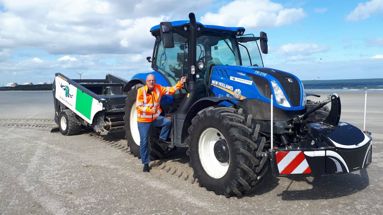 Frank en zijn team houden het strand van Hoek van Holland brandschoon ...